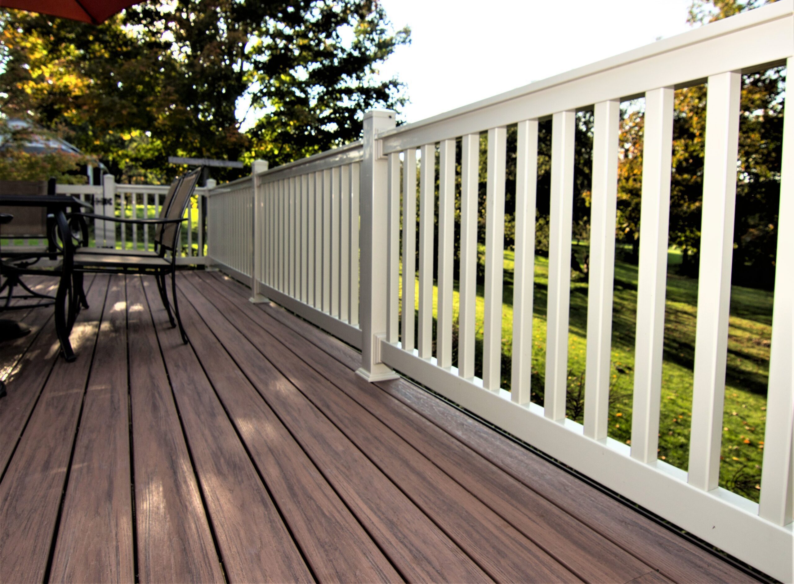 Vinyl Railings Supplier Edmonton & Calgary | DLR Vinyl