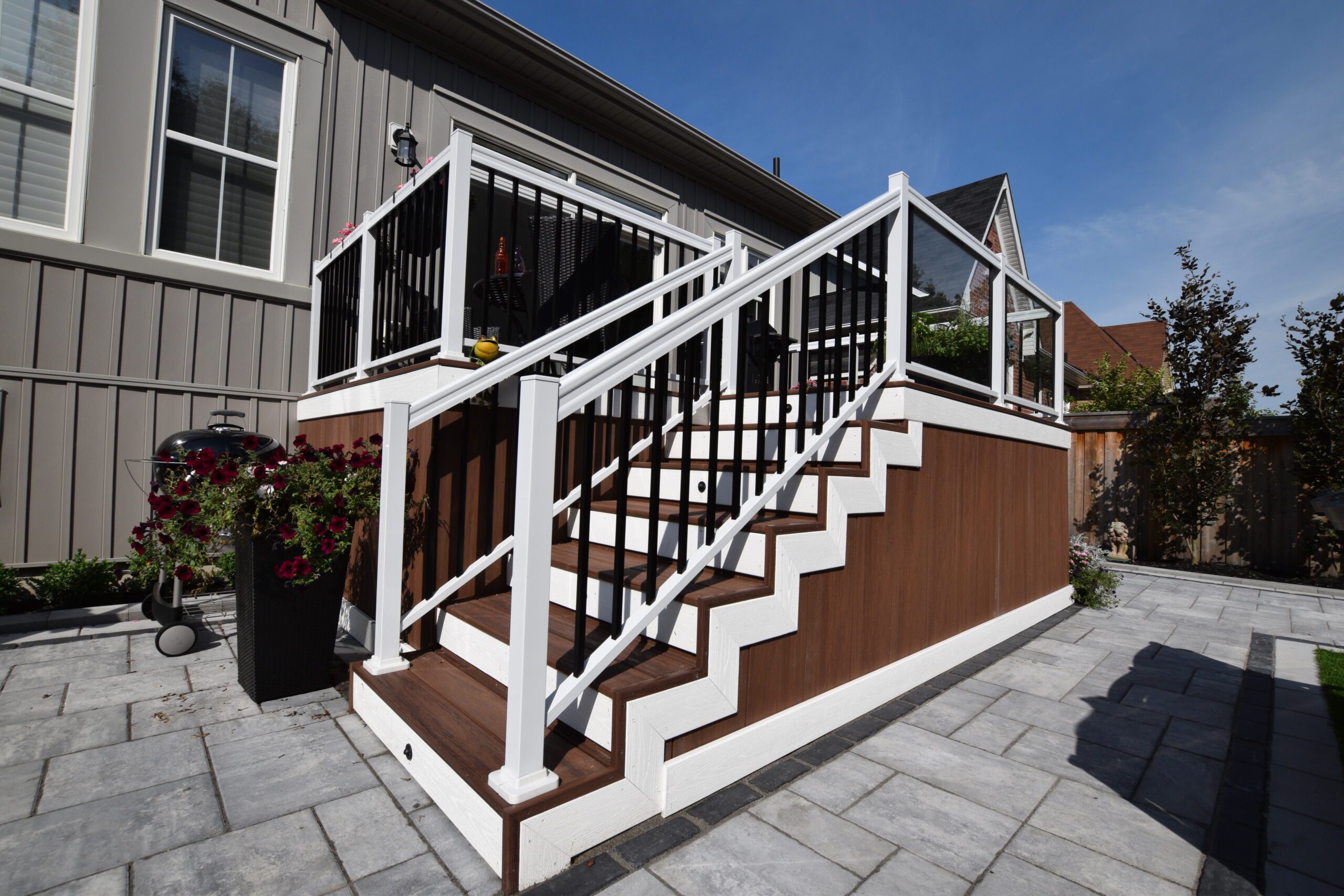 Vinyl Railings Supplier Edmonton & Calgary | DLR Vinyl